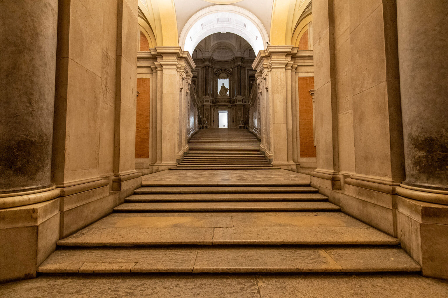 Scalone Reale e Vestibolo Inferiore - Reggia di Caserta