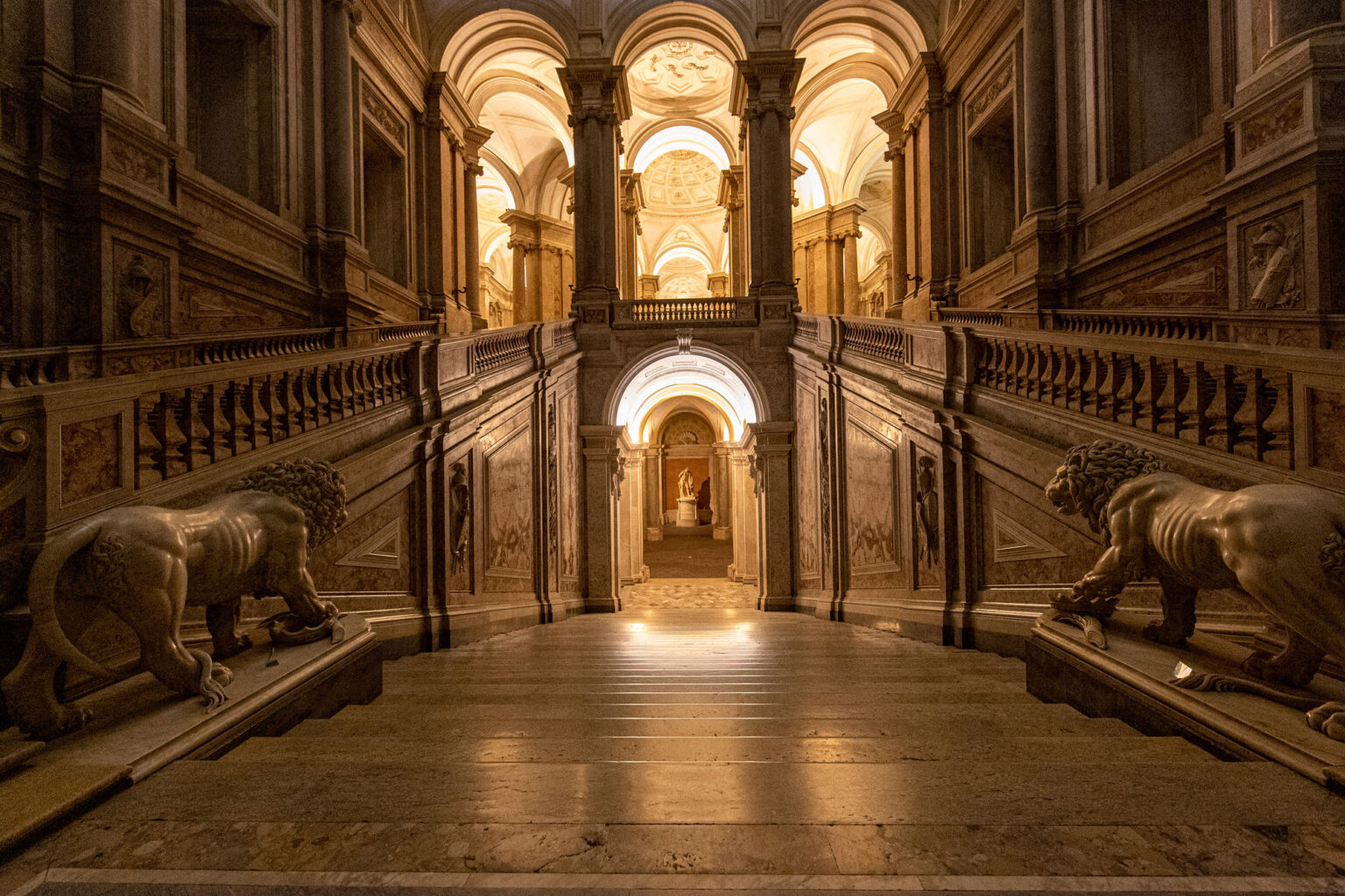 Scalone Reale e Vestibolo Inferiore - Reggia di Caserta